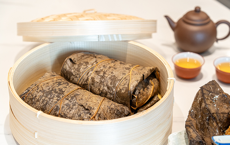 Hong Kong Dim Sum: Lotus Leaf Glutinous Rice & Braised Beancurd Roll ...